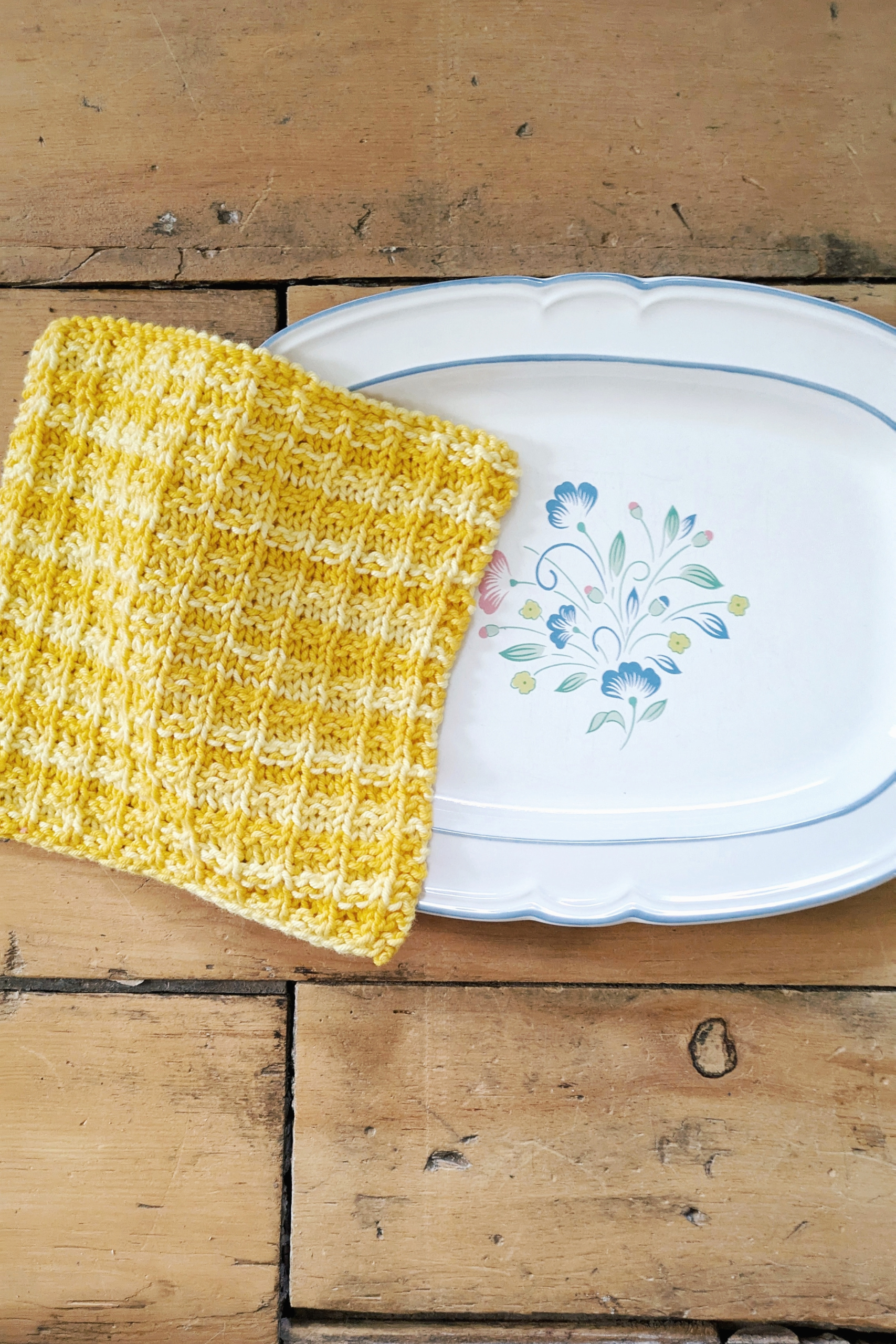 Lemon Waffles Dishcloth Knitting Pattern - this yellow farmhouse