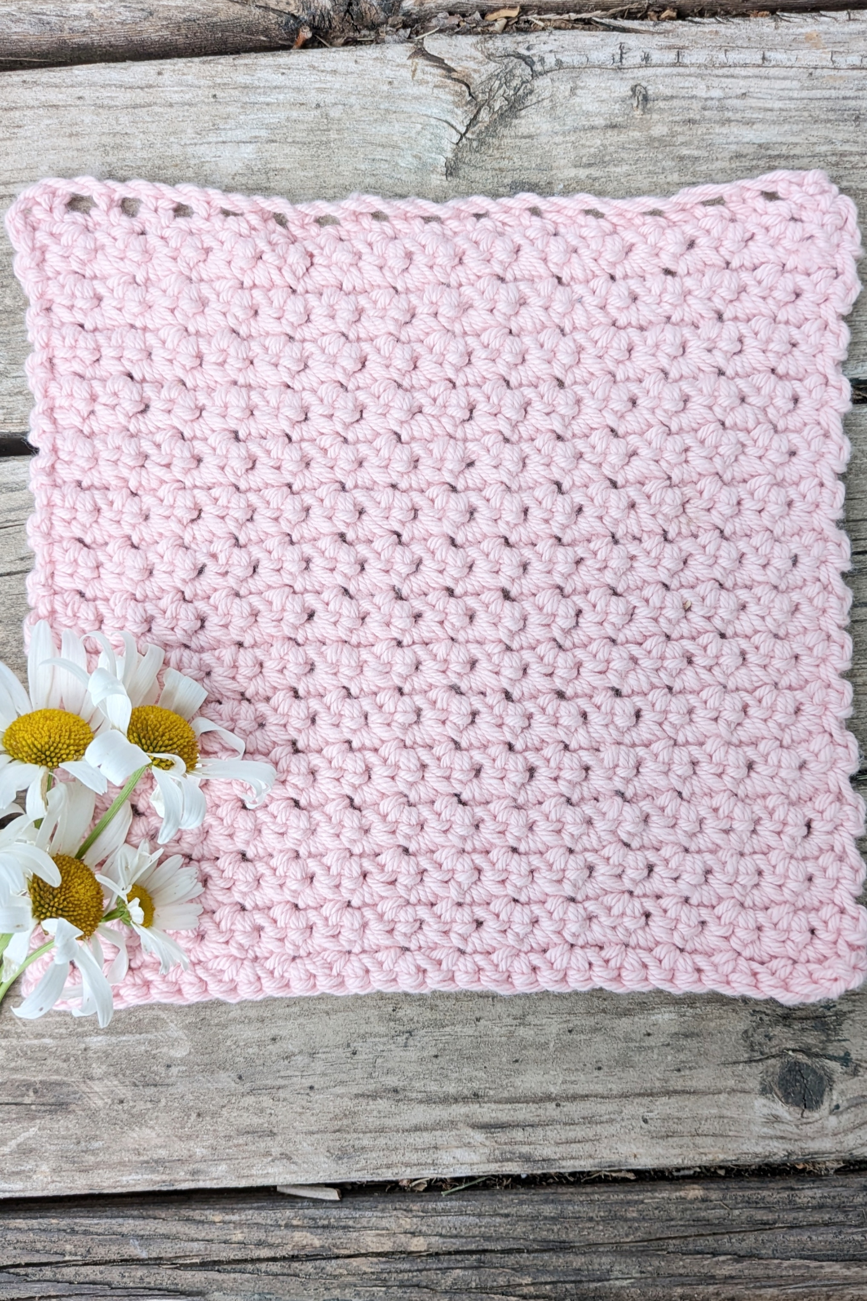 Daisy Dots Dishcloth Crochet Pattern - this yellow farmhouse
