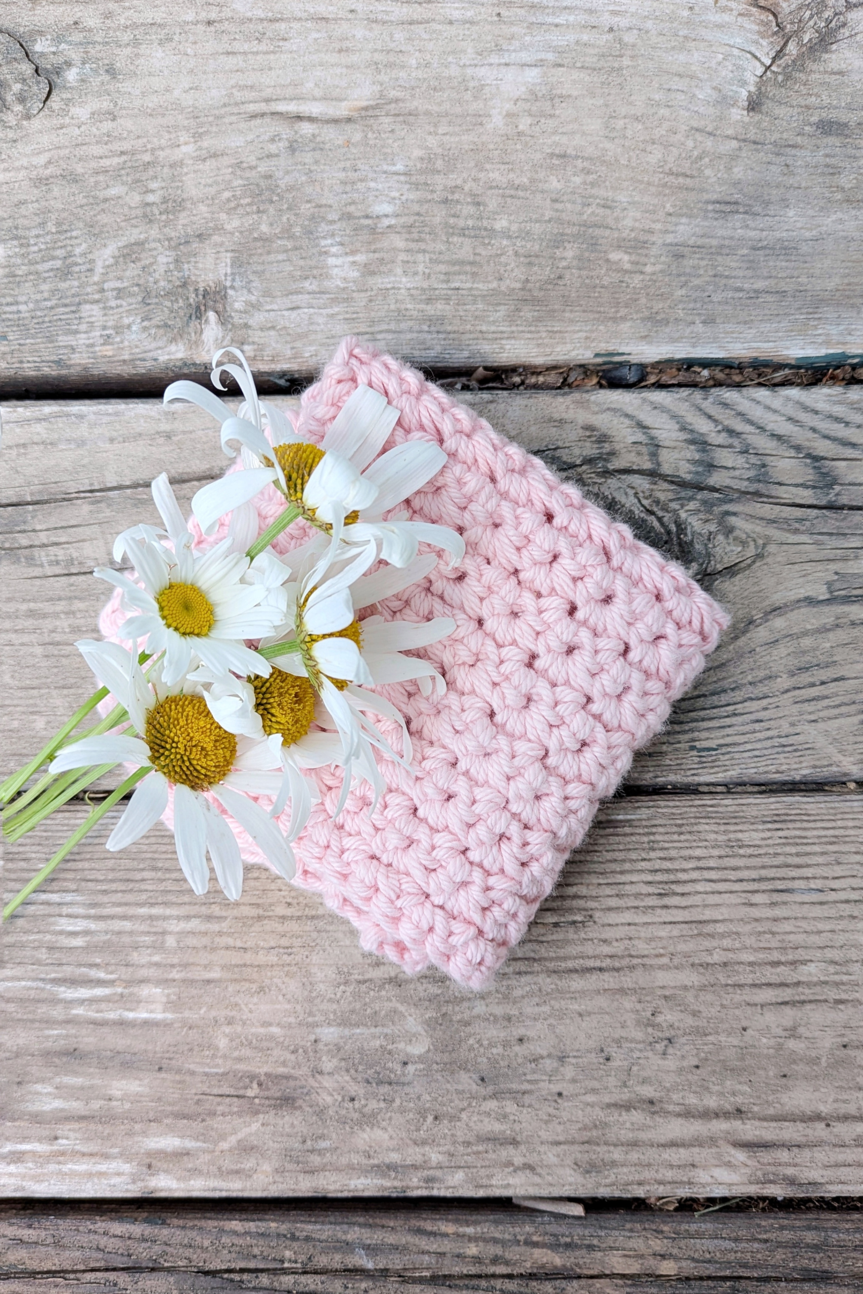 Daisy Dots Dishcloth Crochet Pattern - this yellow farmhouse
